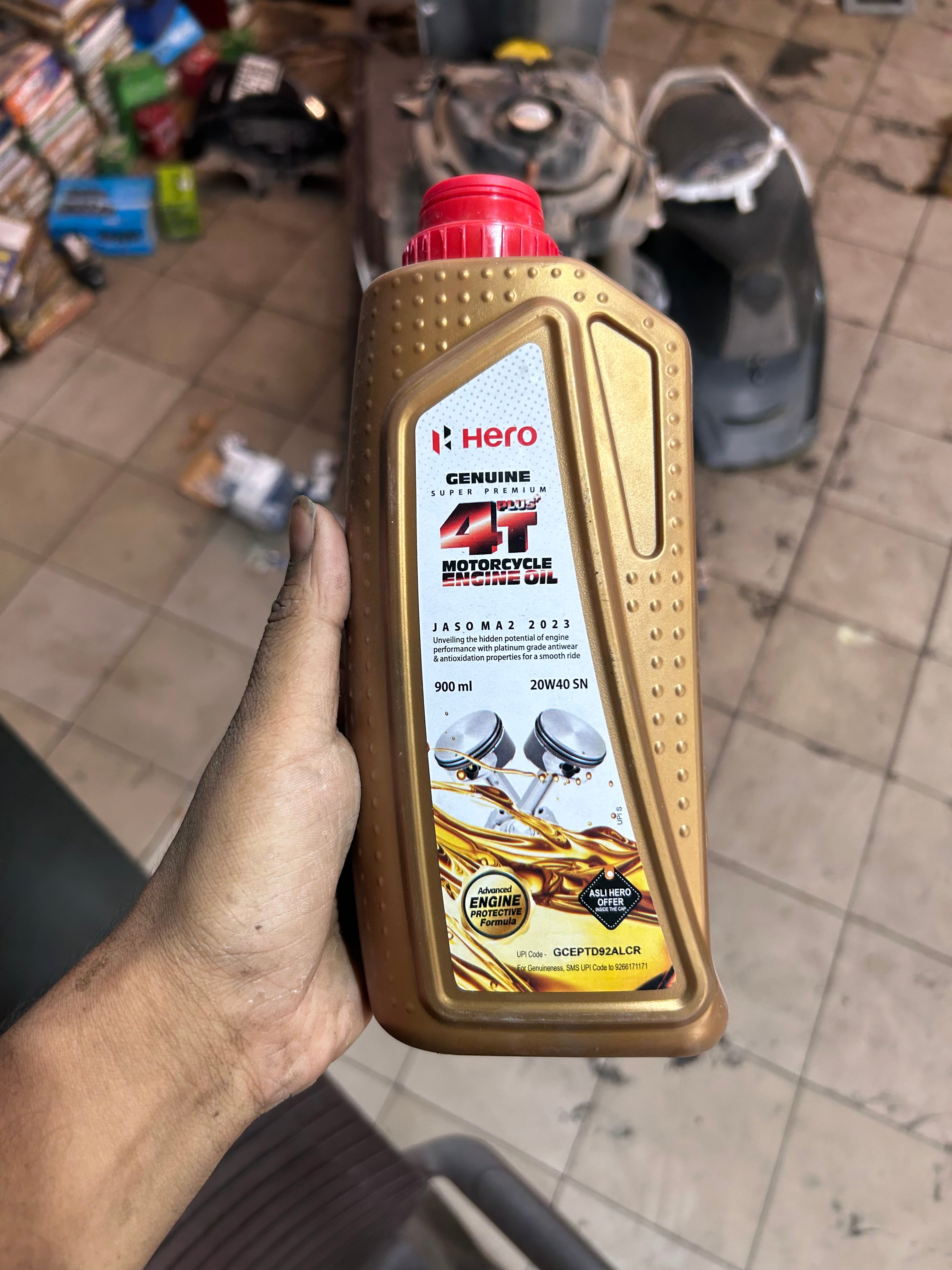 Hero Genuine 4T Plus 20W-40 Engine Oil – 900ml | API SN, JASO MA2 | Op – UNDER THE HOOD