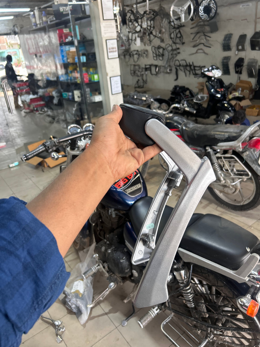 Royal Enfield 594097/B Seat Backrest – Thunderbird NT51/VT31 – UNDER ...