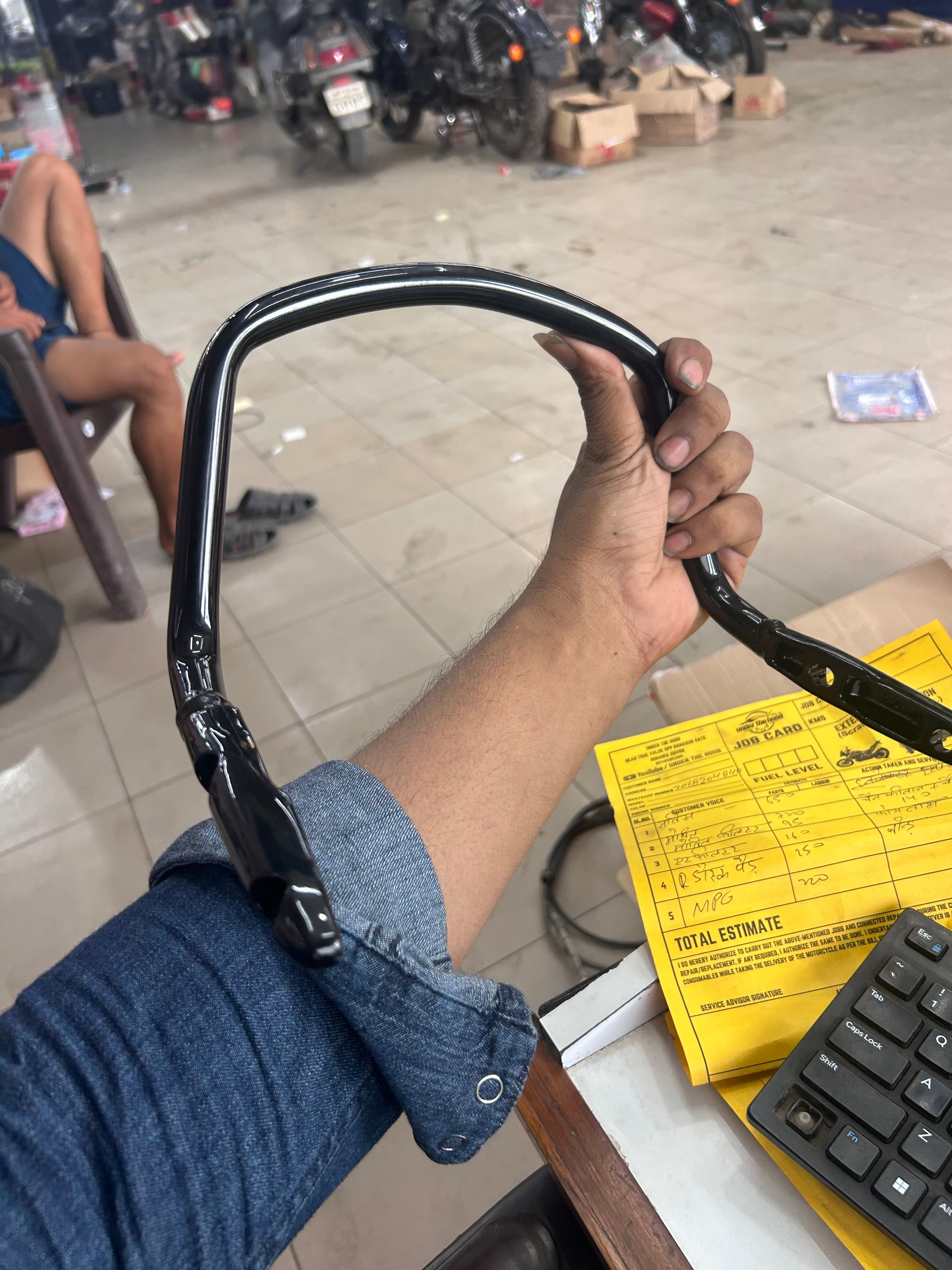 Royal Enfield RAU00401/B Grab Rail – Classic 350 Reborn BS6 – UNDER THE ...