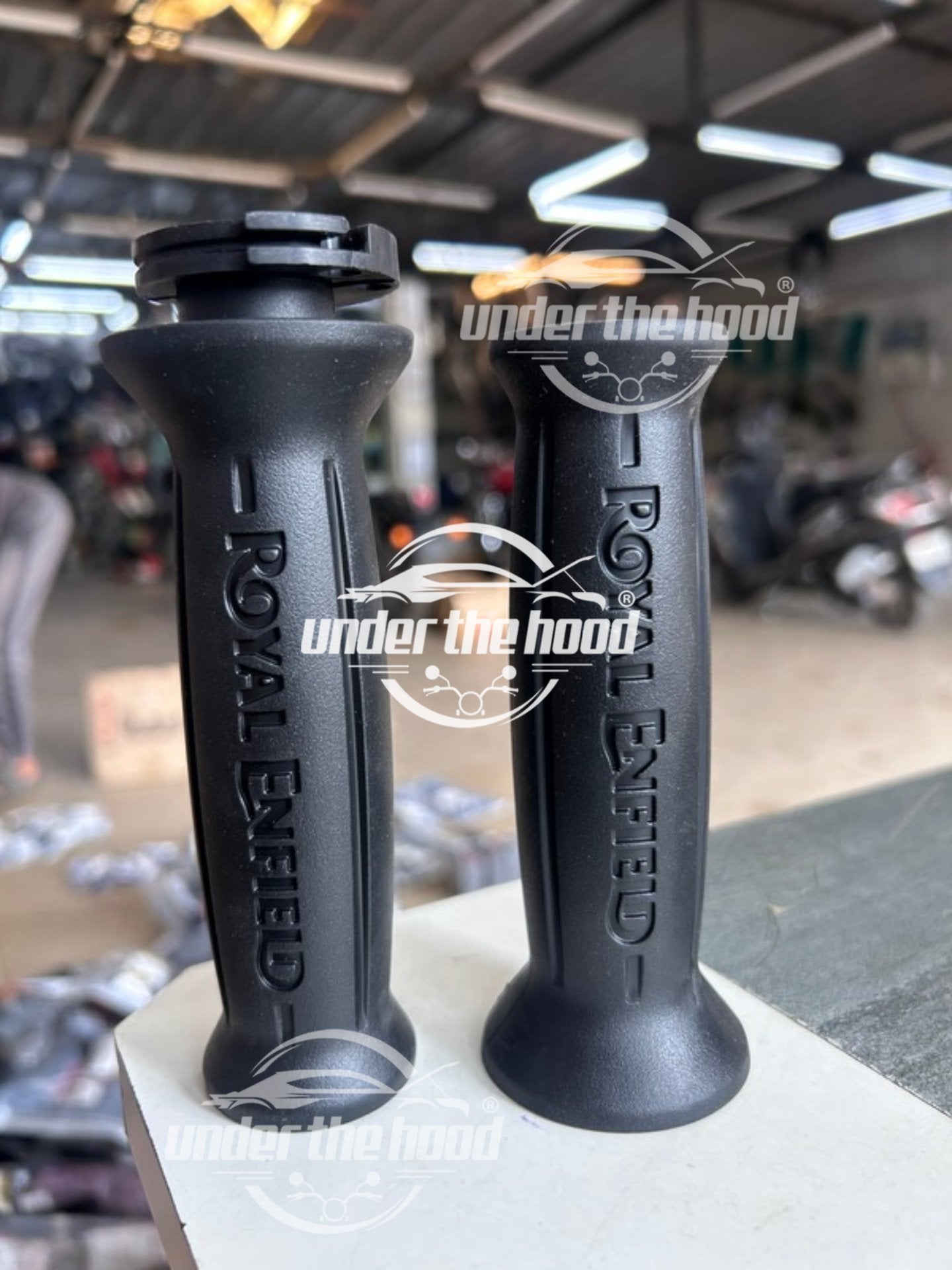 Royal Enfield Handlebar Grip Set – Super Meteor 650 / Interceptor 650 ...